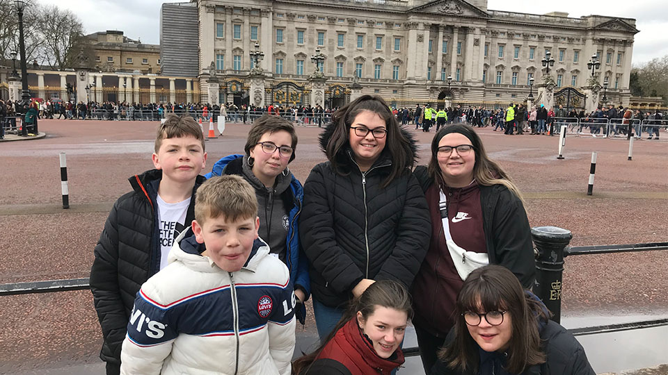 Oldham Business Awards fund trip to the capital for Mahdlo - Oldham ...